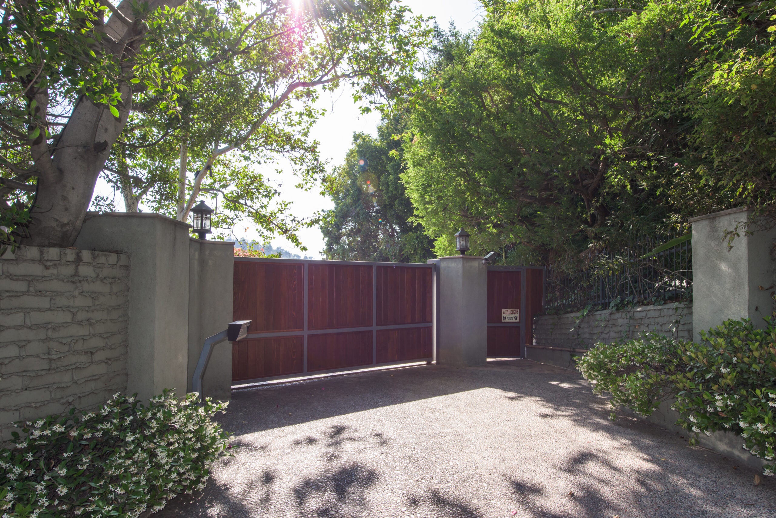 Elizabeth Taylor's Beverly Hills house listed for $15.9 million