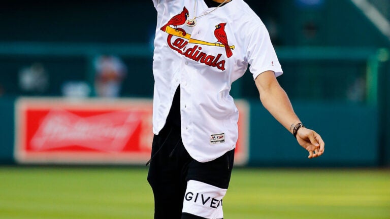 Jayson Tatum throws out first pitch at Cardinals game