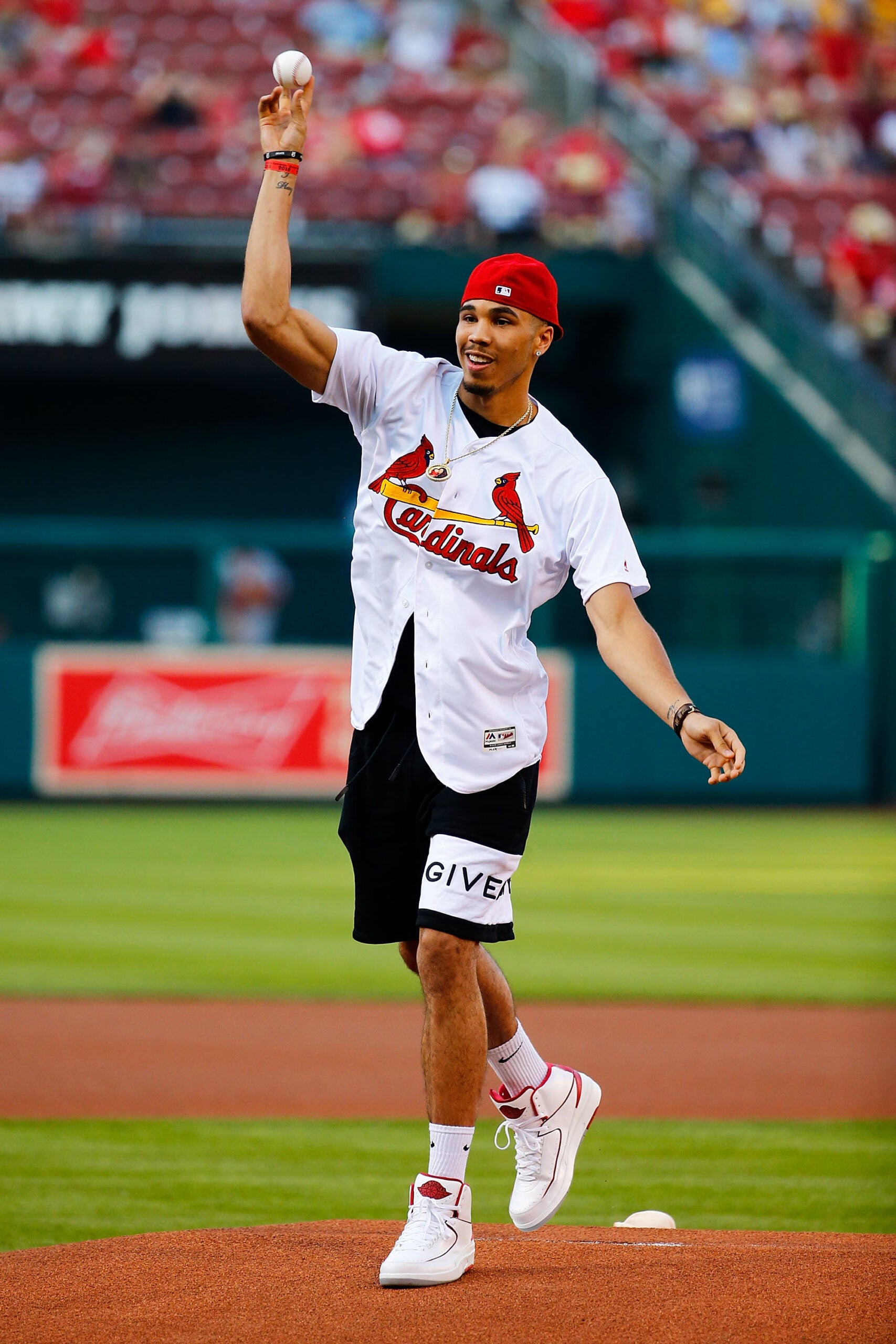 Jayson Tatum throws out first pitch at Cardinals game