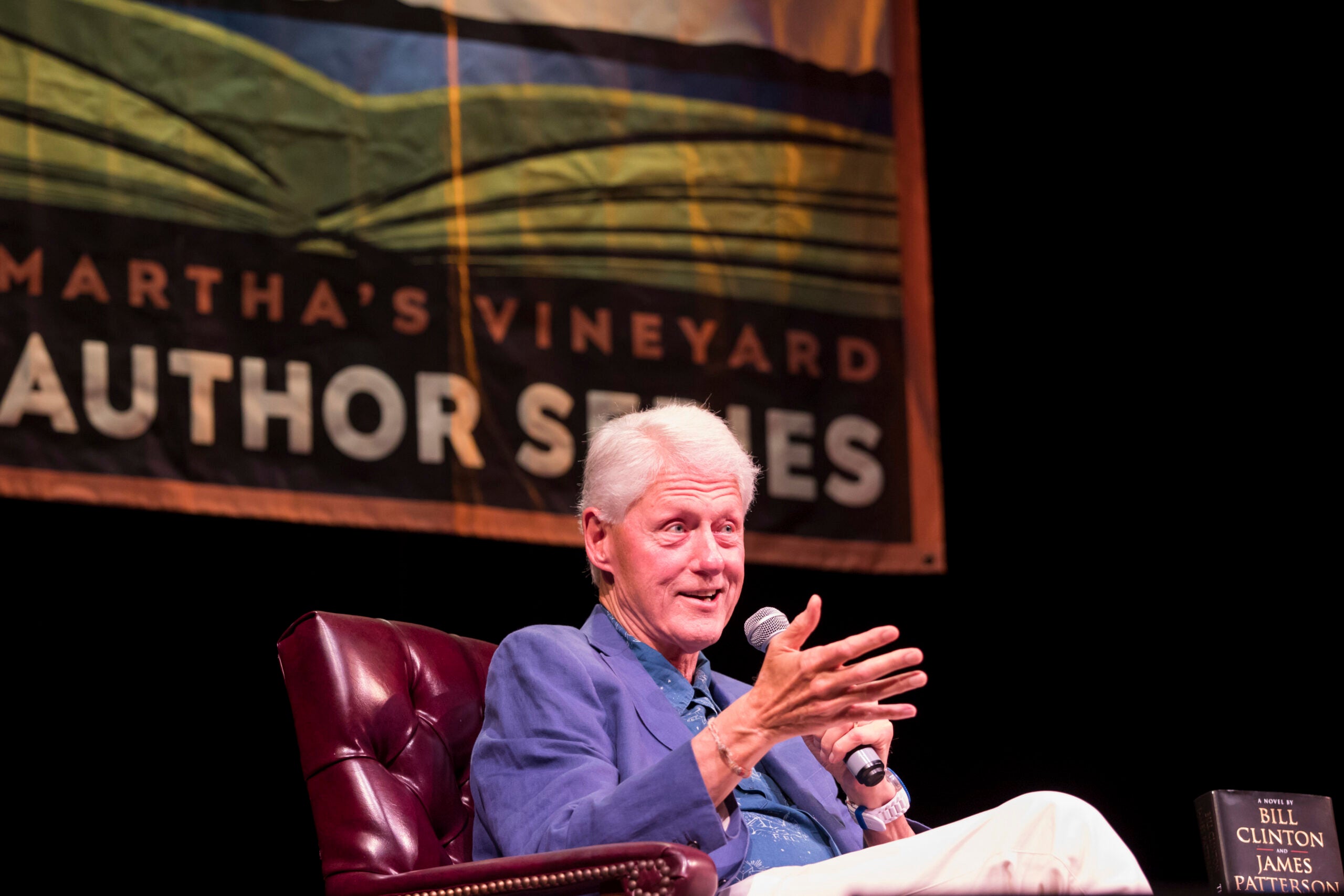 Bill Clinton drew a crowd on Martha's Vineyard, but Hillary Clinton ...