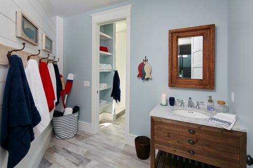 How to organize your closet and keep it that way