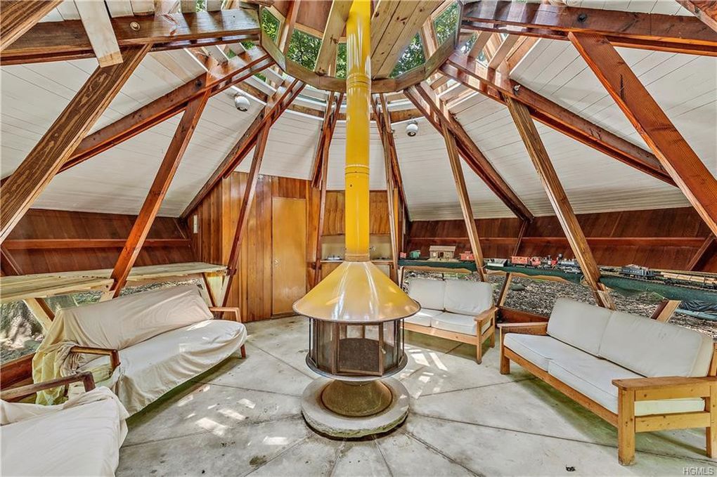 Jackie Gleason's UFO-shaped mansion hits market for $12 million