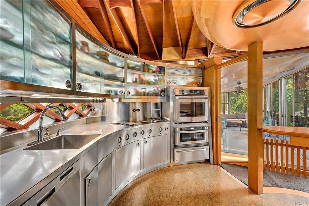 Jackie Gleason's UFO-shaped mansion hits market for $12 million