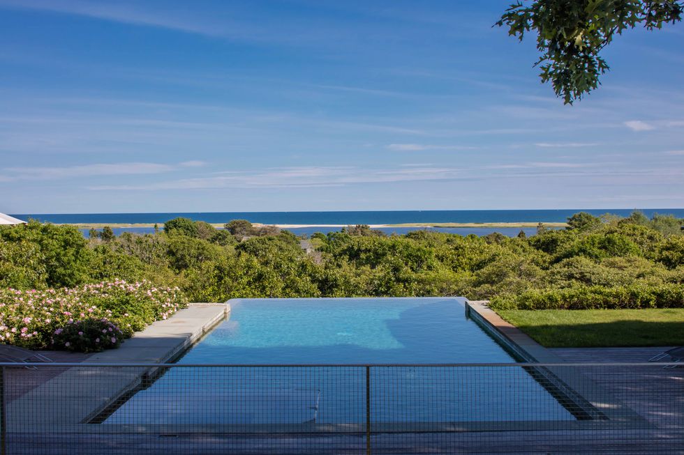 Martha's Vineyard home where Obamas stayed sells for $15 million