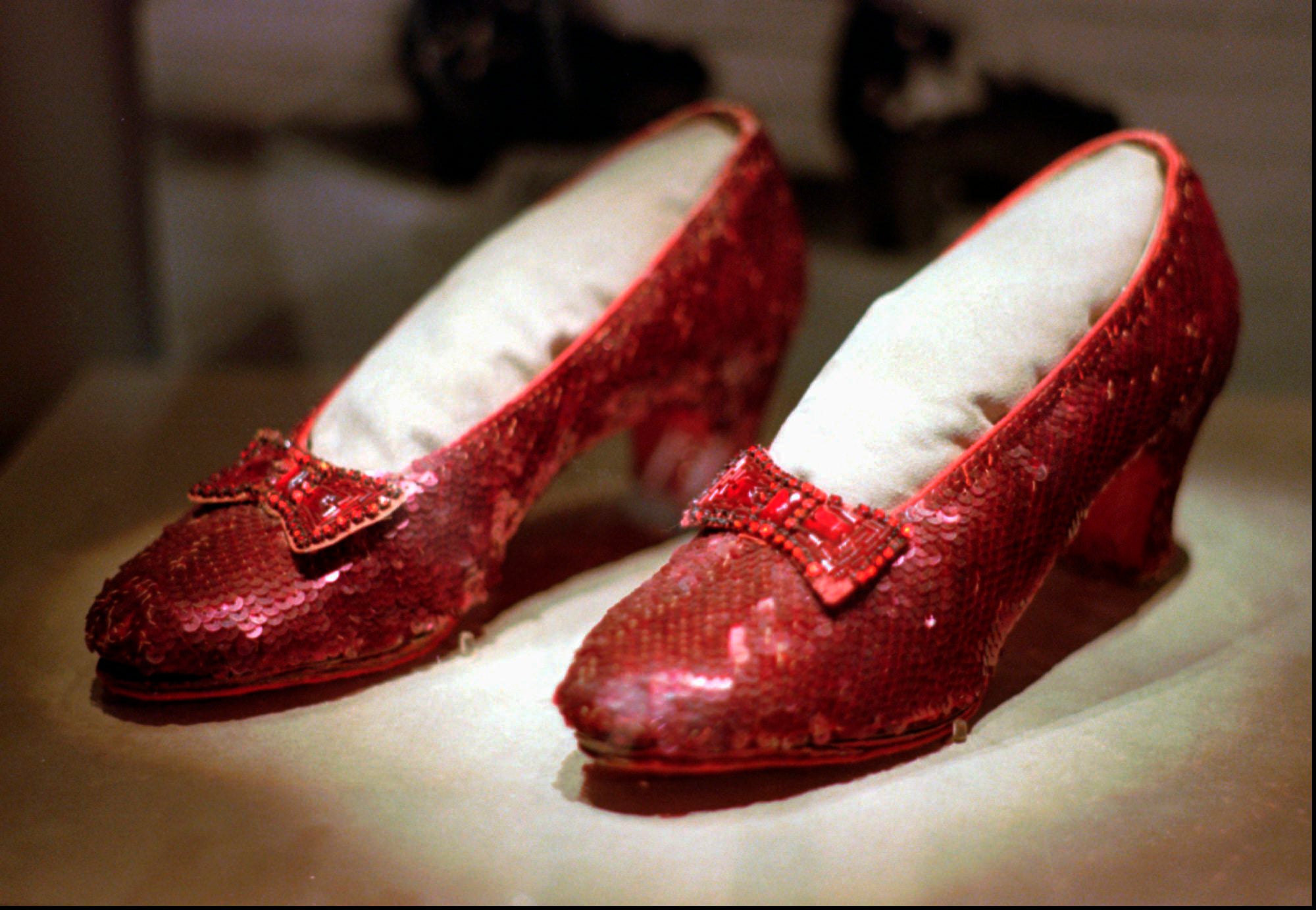 Feds: Stolen ruby slippers worn in 'Wizard of Oz' recovered