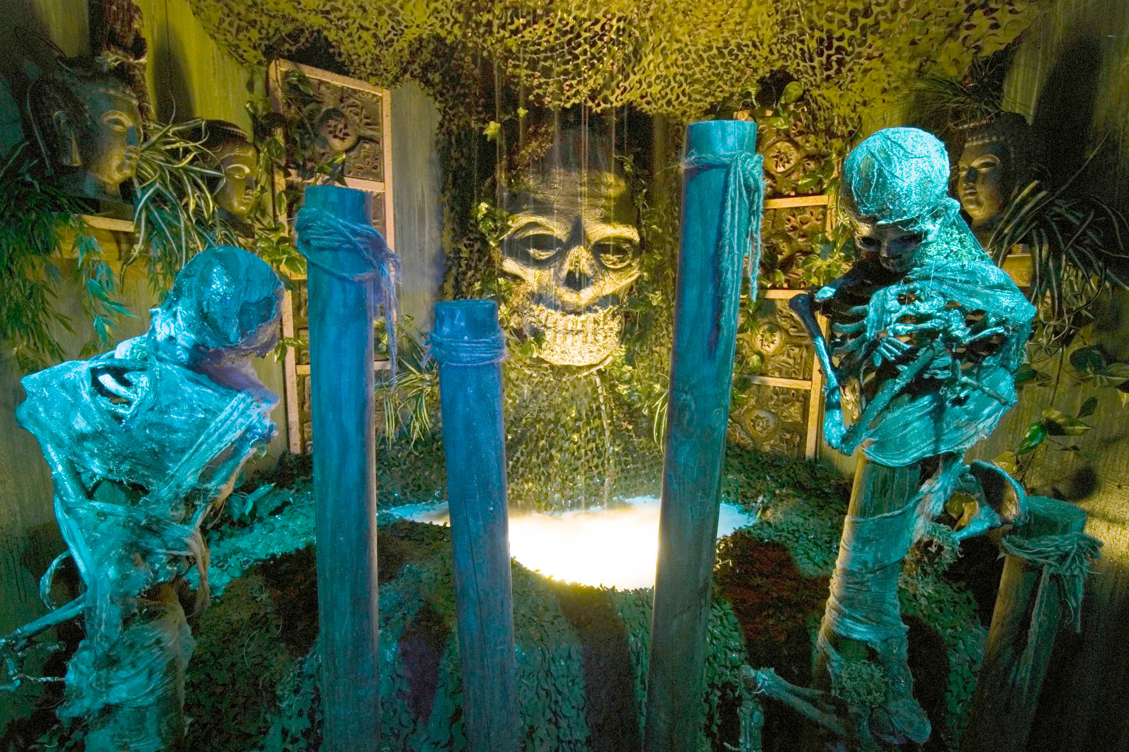 This New England Theme Park Has One Of The Best Halloween Events In The this-new-england-theme-park-has-one-of-the-best-halloween-events-in-the