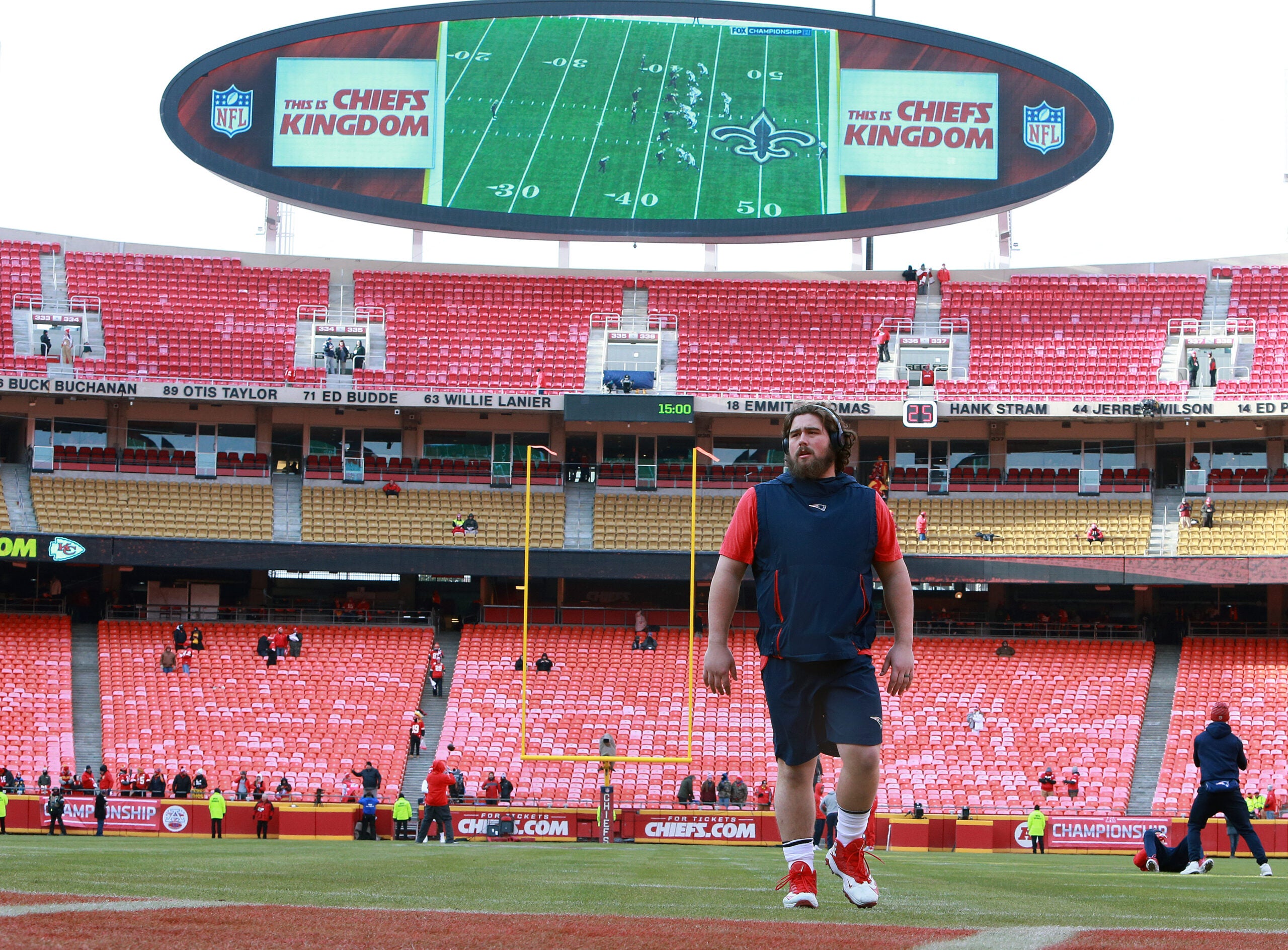 Analysis shows NFL centers' careers end more quickly than players at ...