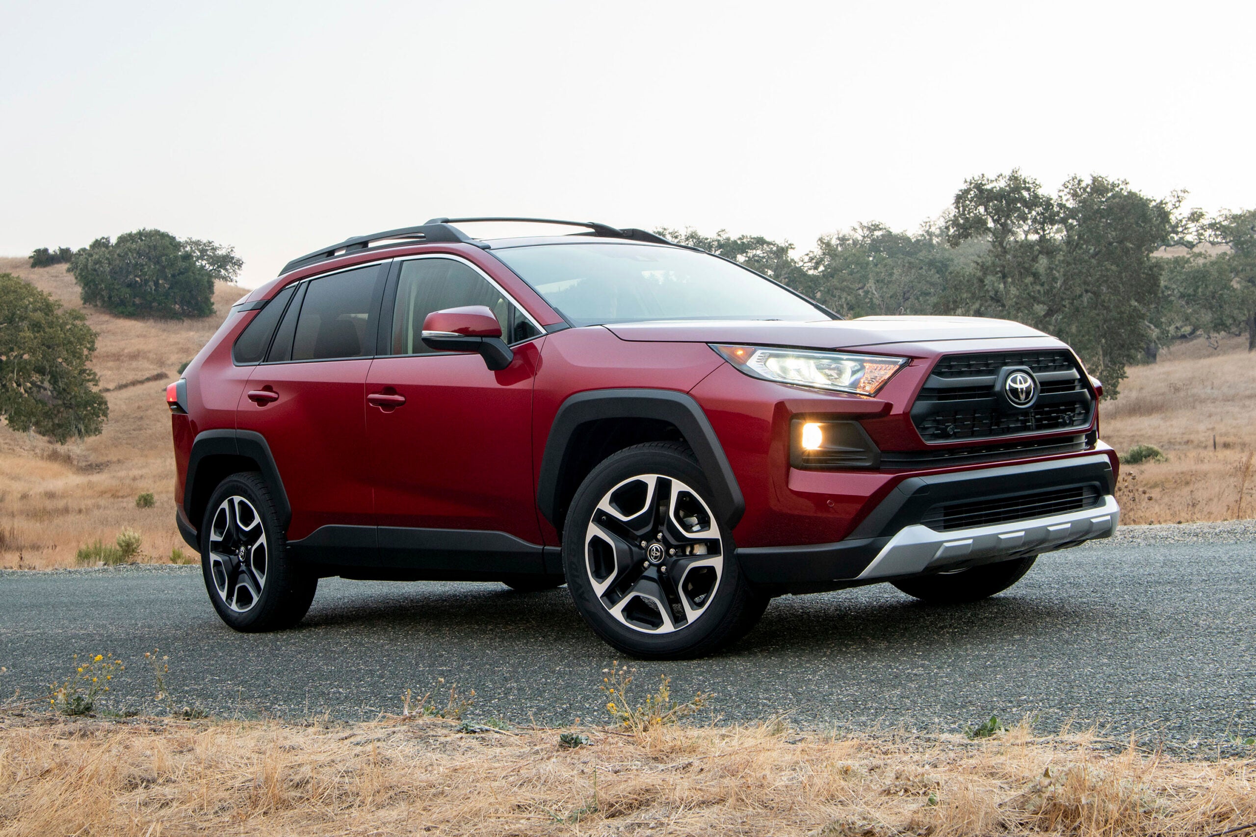 How the 2019 Honda CR-V and Toyota RAV4 compare