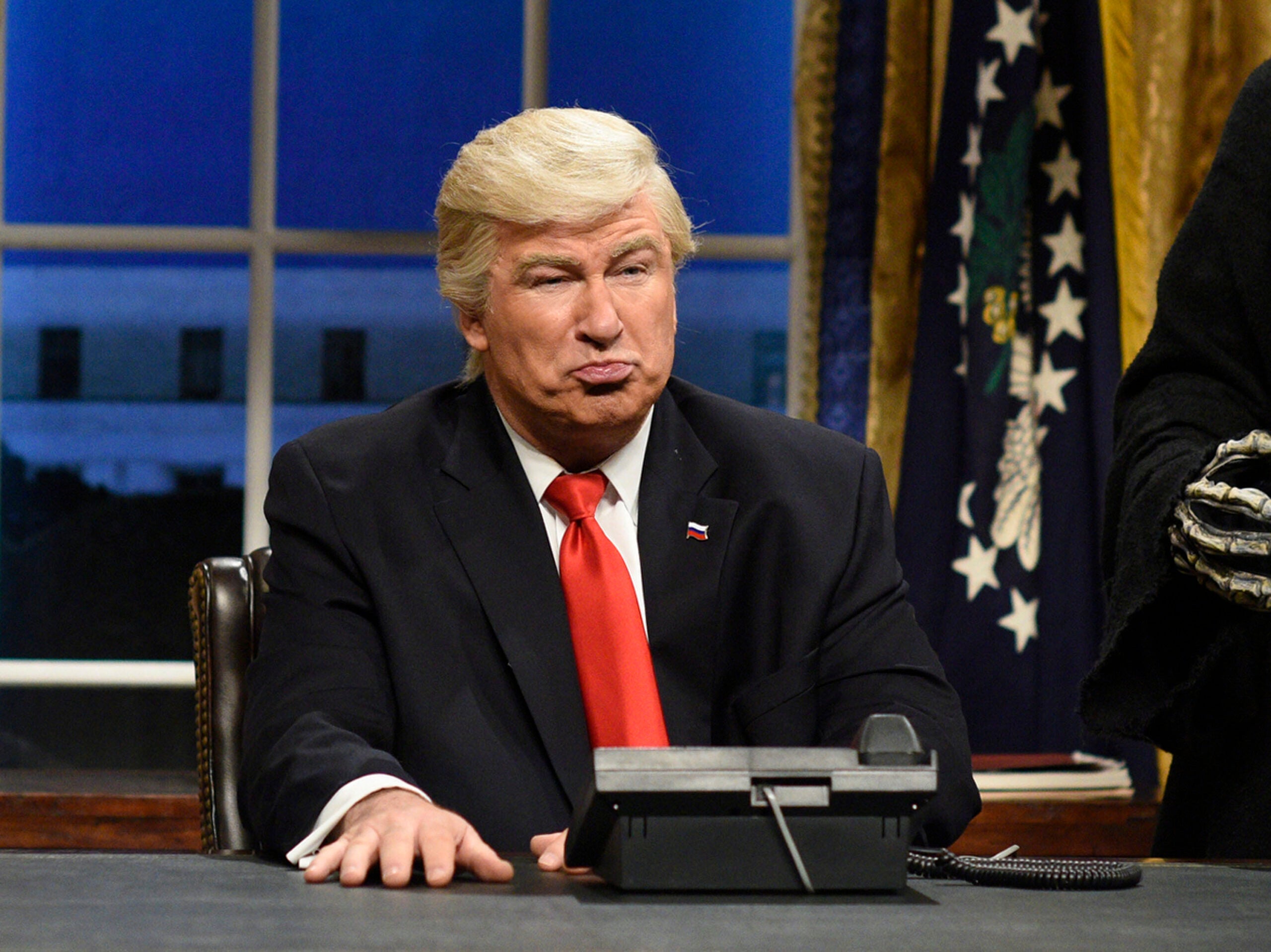 Alec Baldwin mocks national emergency, Donald Trump on ‘Saturday Night ...