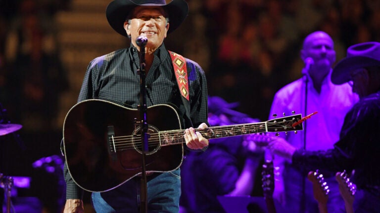 George Strait and Blake Shelton will play Gillette Stadium this summer
