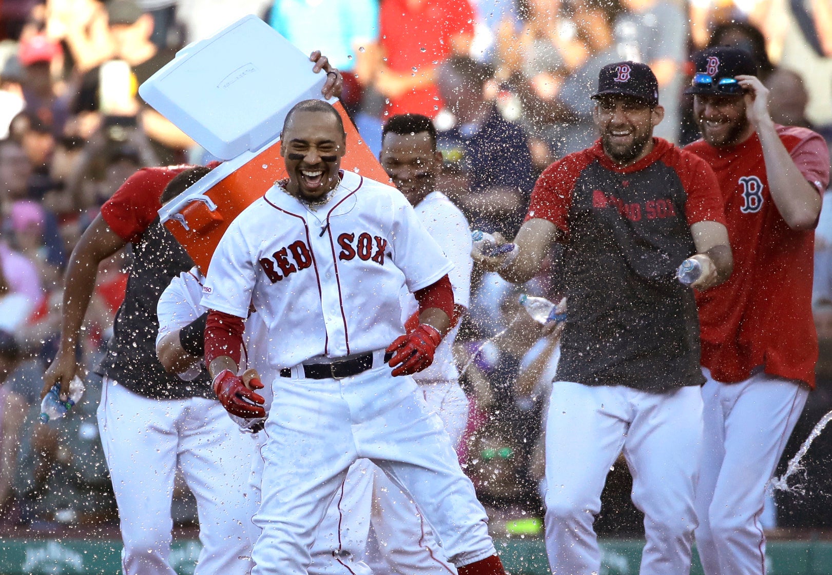 Betts' bases-loaded walk gives Red Sox 4-3 win over Rangers
