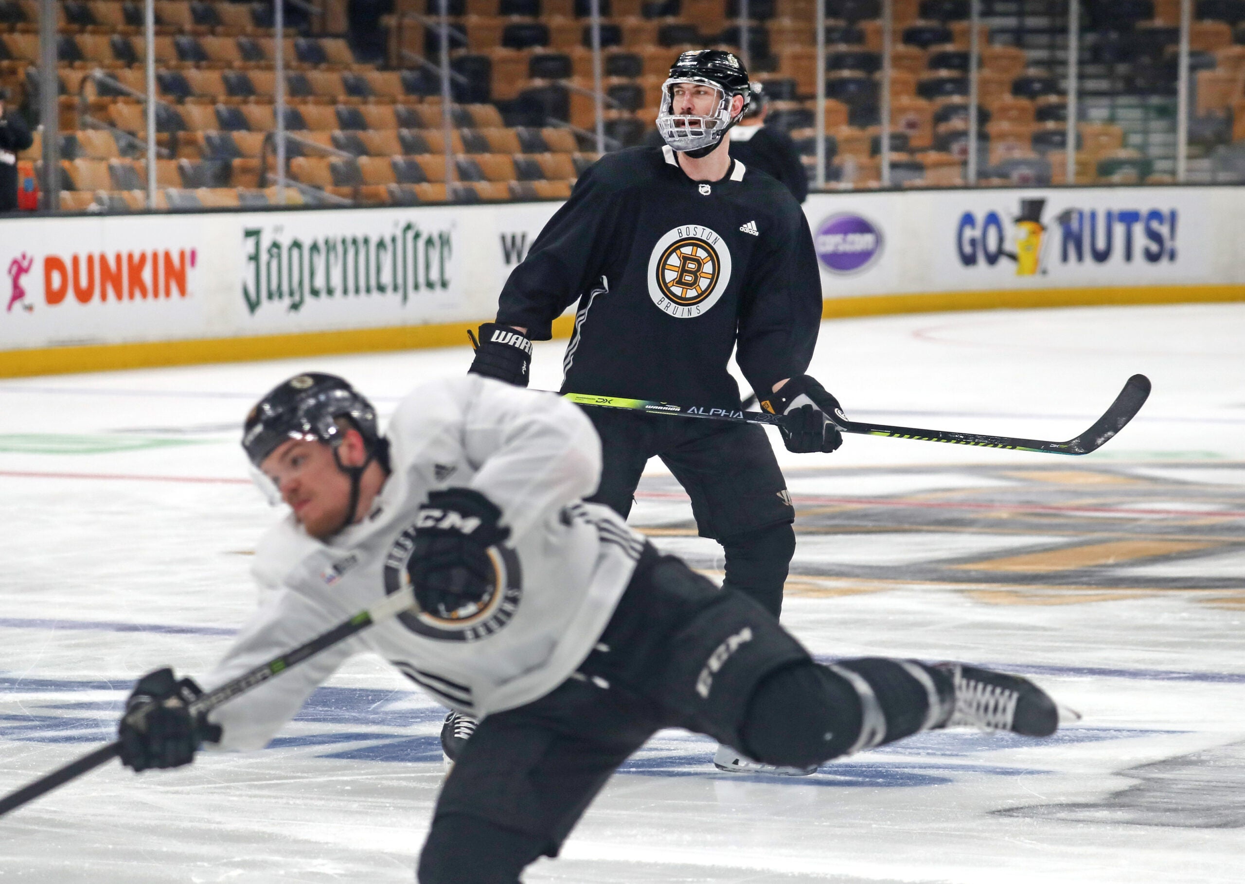 What the Bruins are saying about Zdeno Chara's toughness