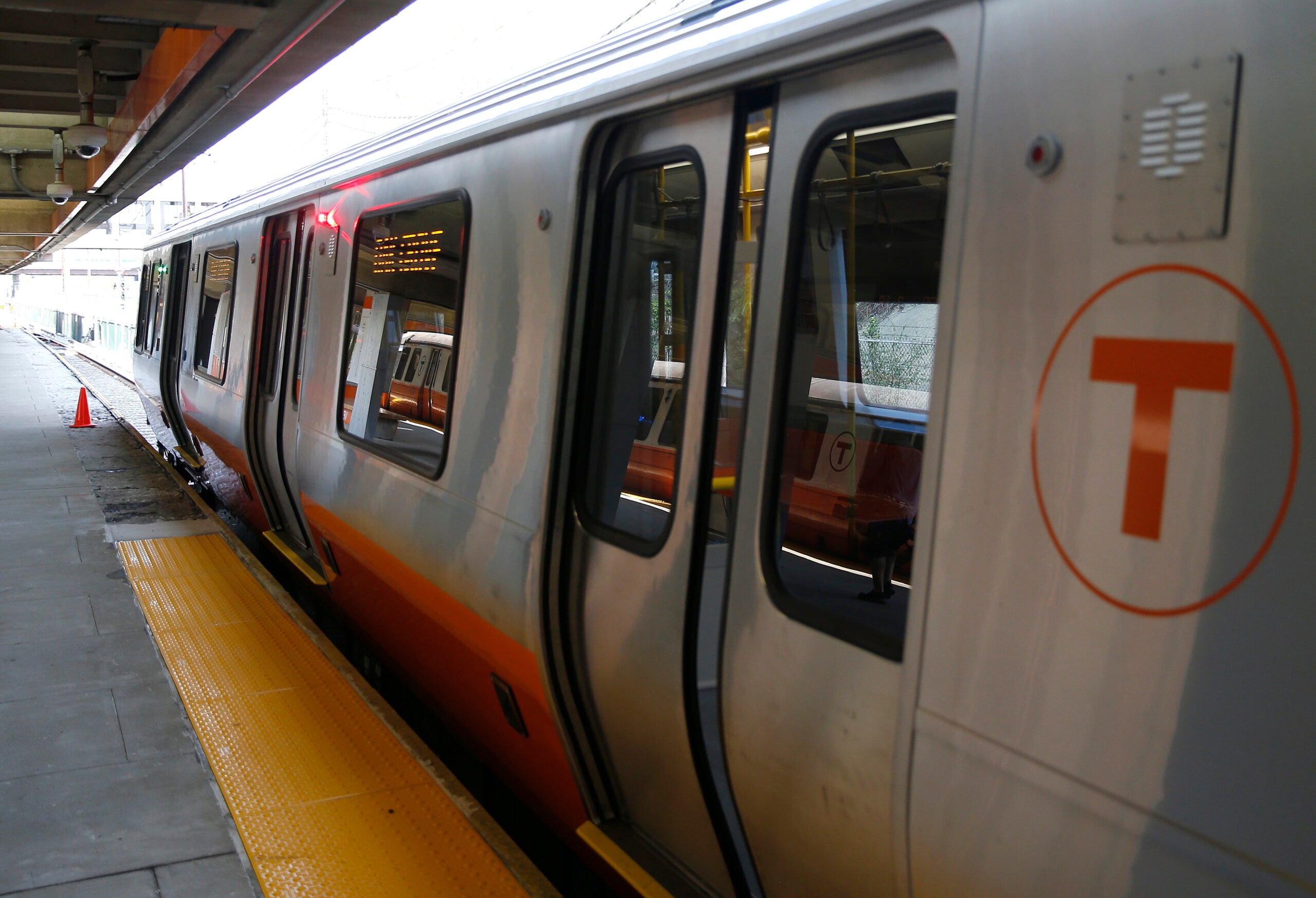 Here's why the new Orange Line trains are getting pulled from service ...