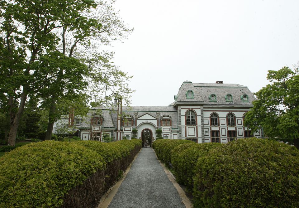 You can tour Jennifer Lawrence’s Newport mansion wedding venue