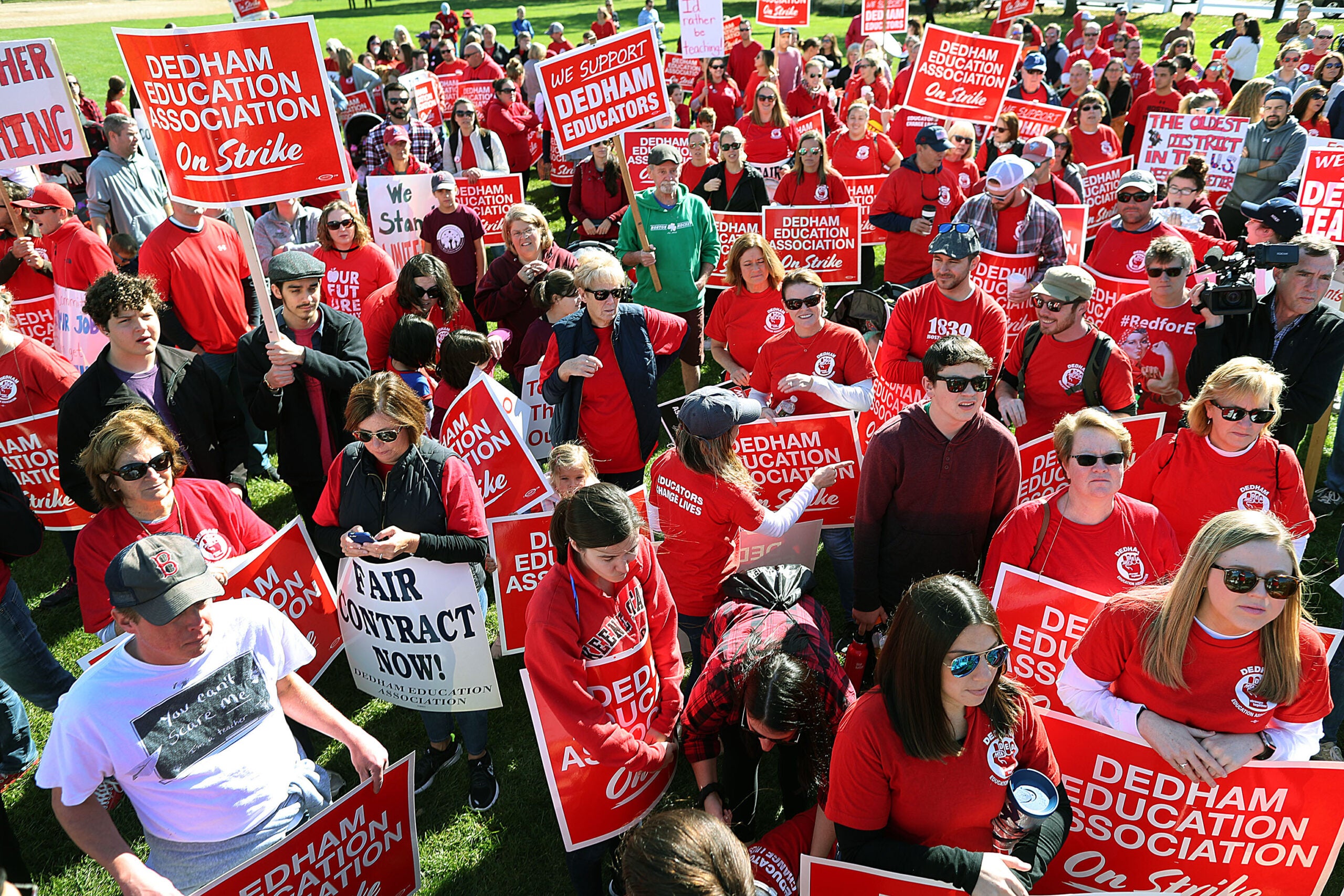 Dedham reaches tentative agreement to end teachers strike