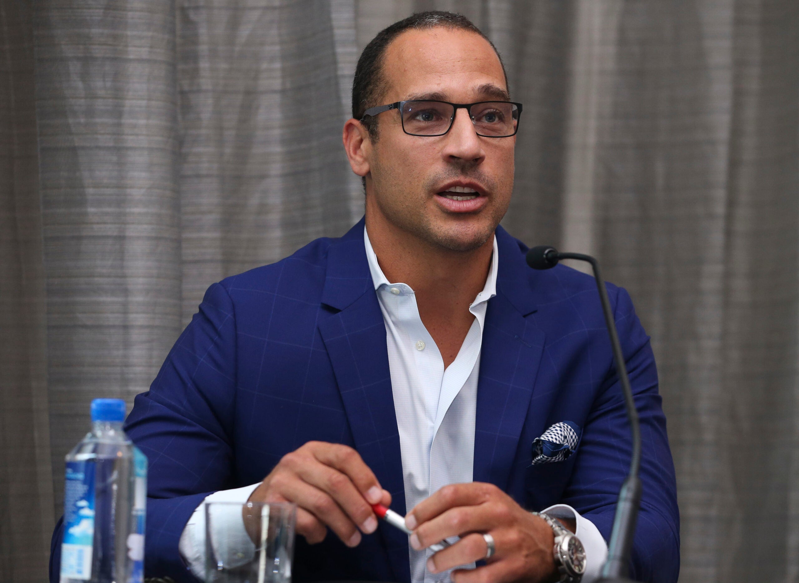 Christian Fauria kicks off 25-hour radio marathon