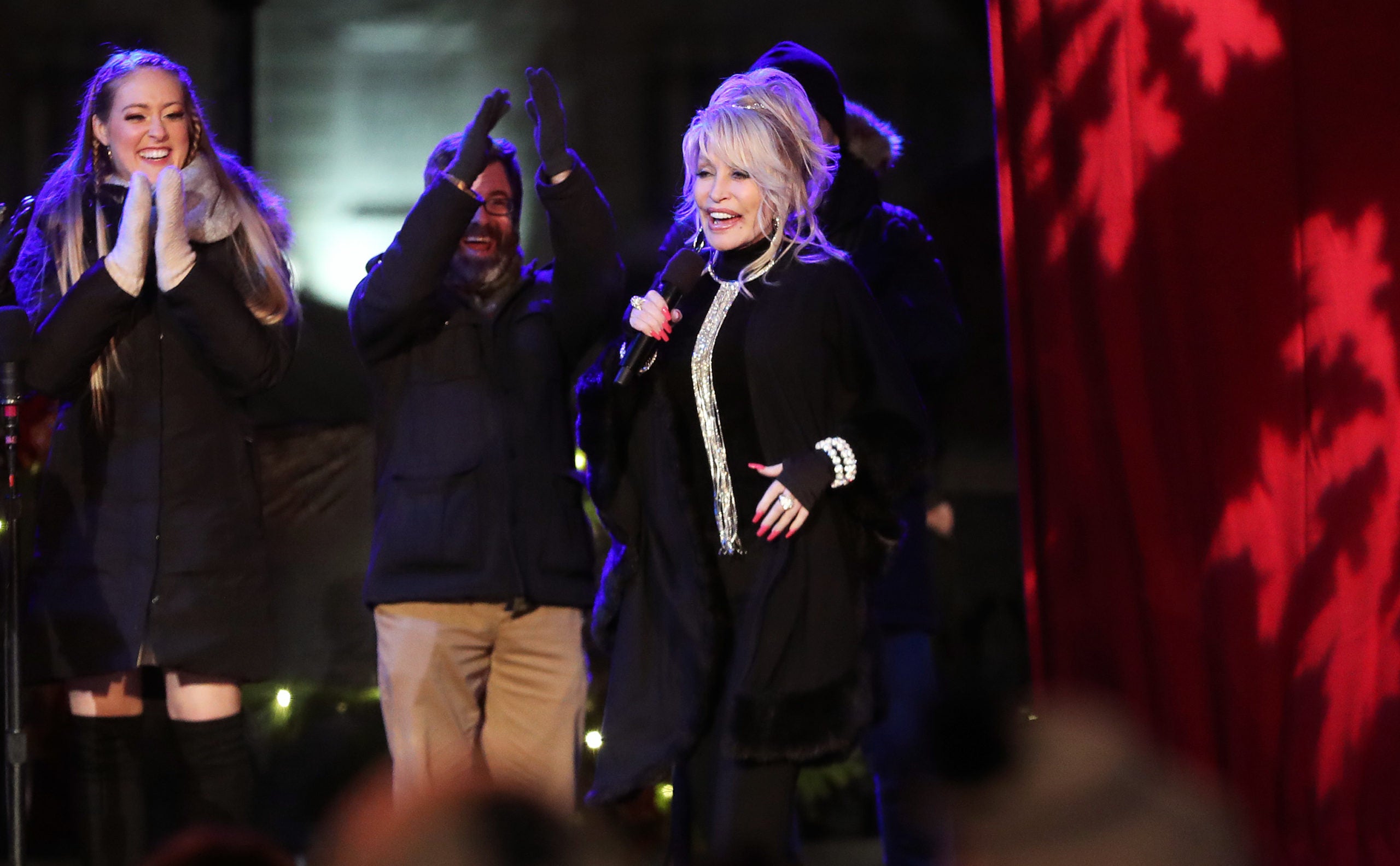 Dolly Parton surprises audiences at Boston Common tree lighting