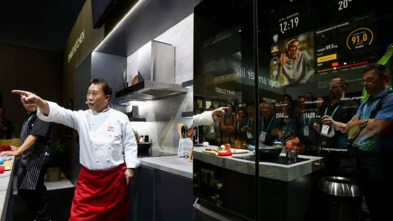 Kitchens get smarter at CES tech show