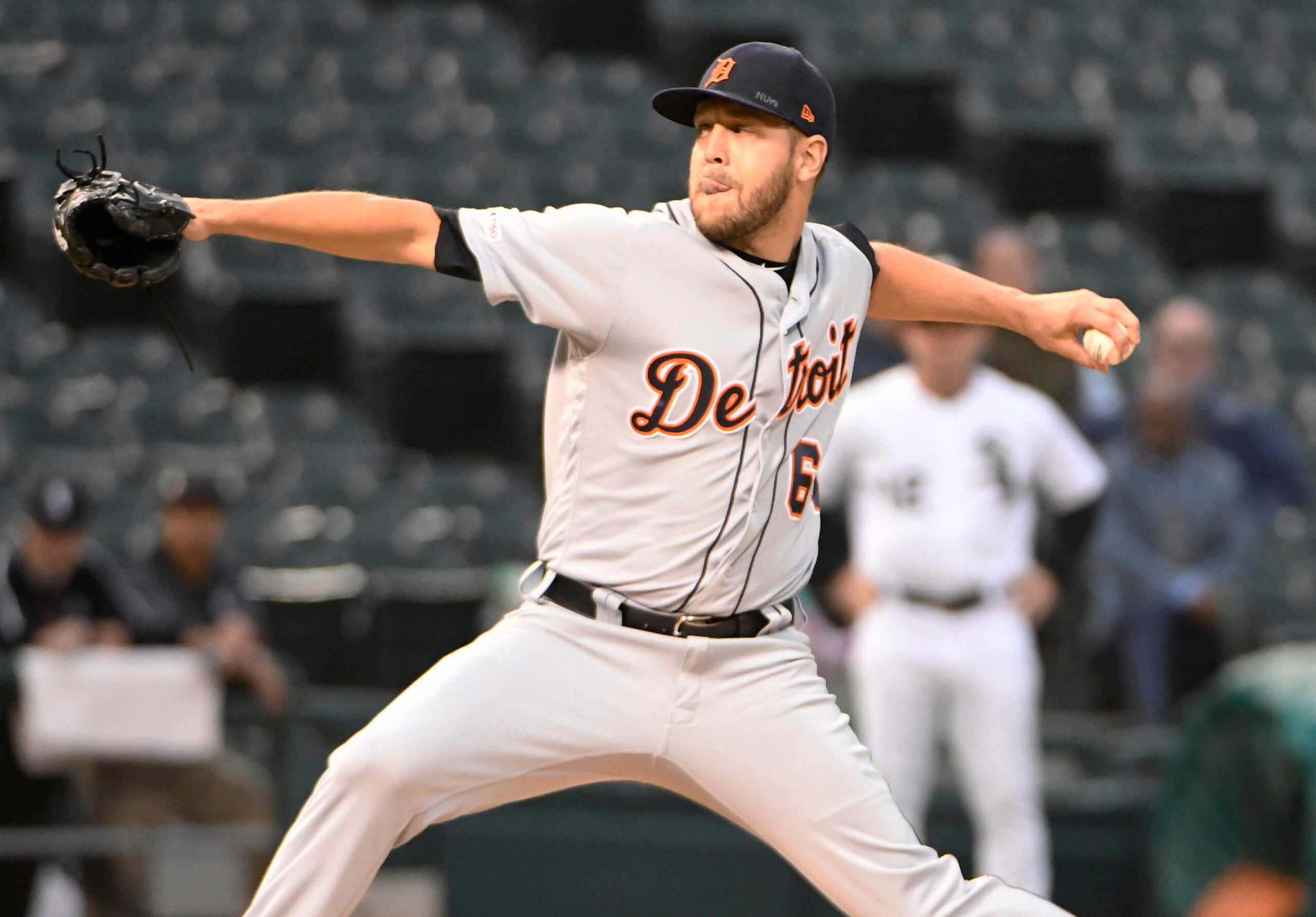 Red Sox acquire pitcher Matt Hall from Tigers