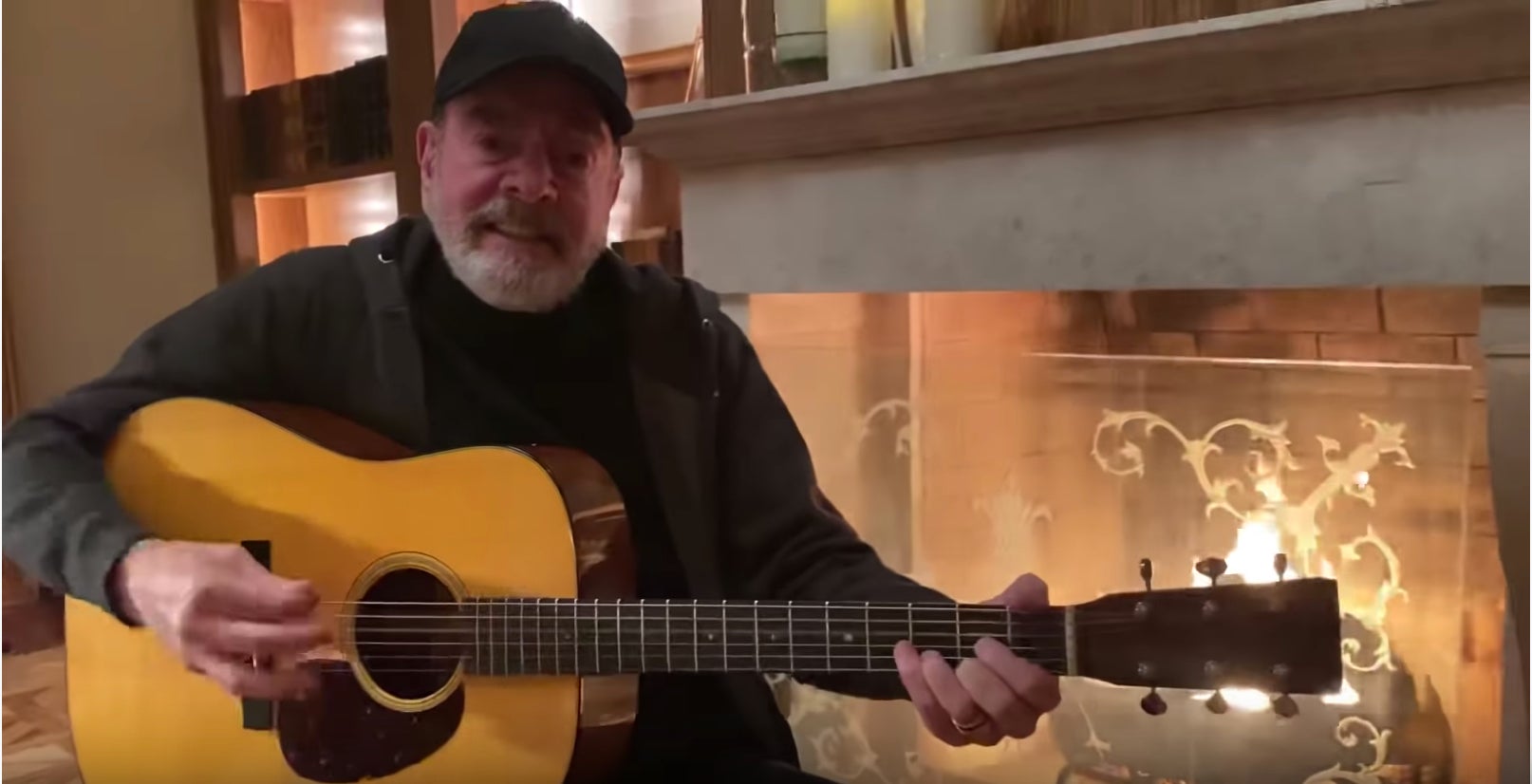 Watch: Neil Diamond sings 'Sweet Caroline' at Fenway Park