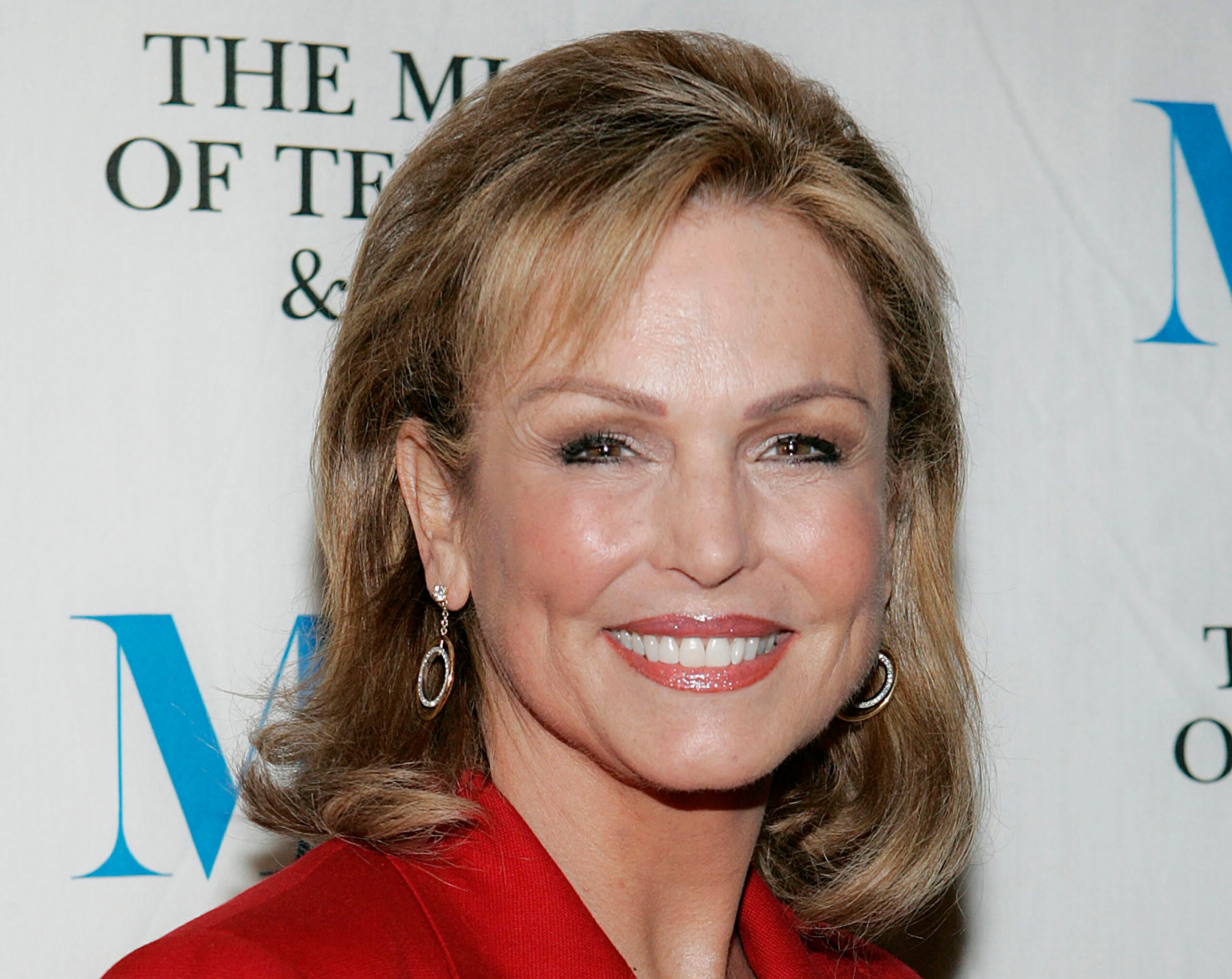 Phyllis George, female sportscasting pioneer, dies at 70
