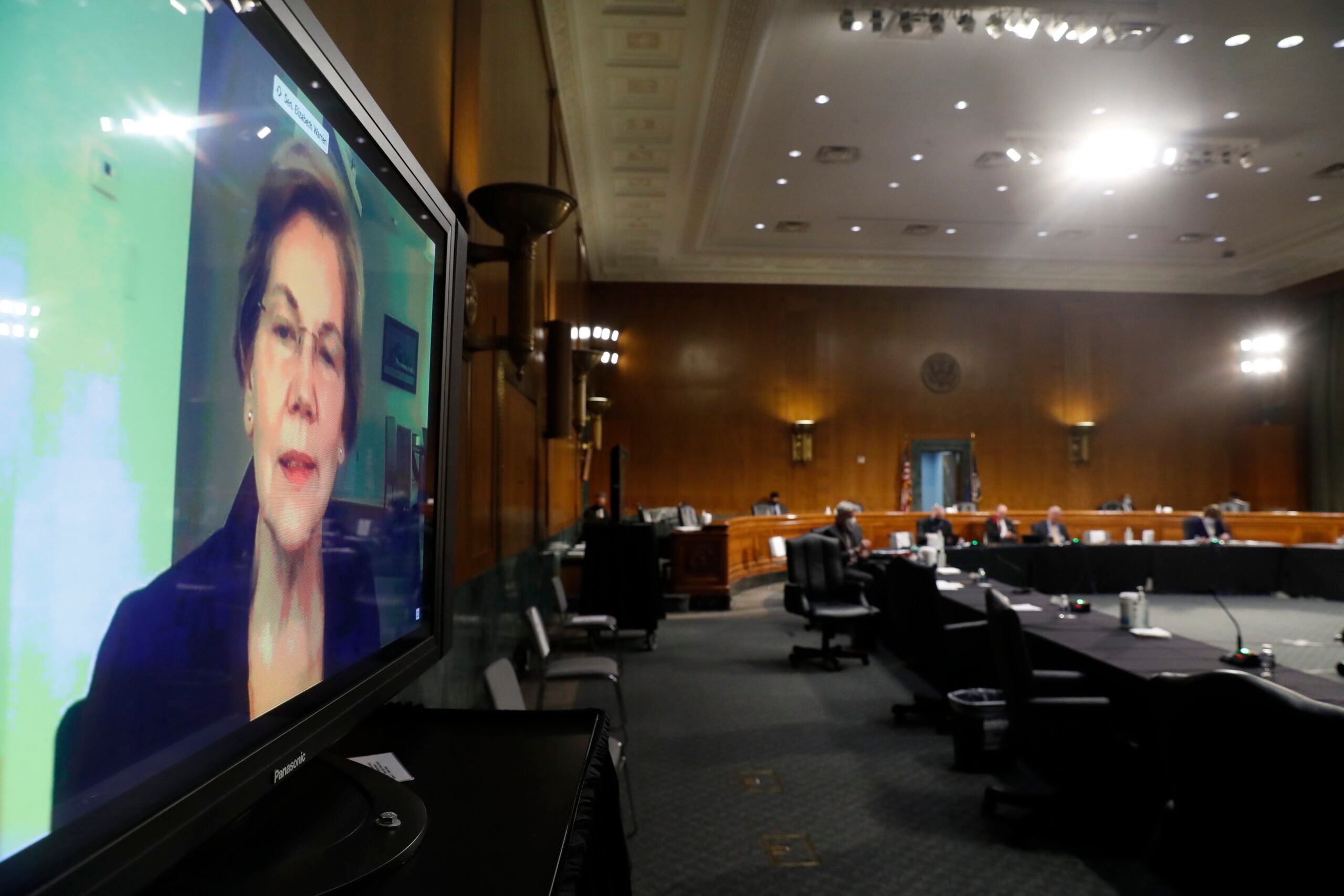 Elizabeth Warren asked Anthony Fauci if the government was ready for ...