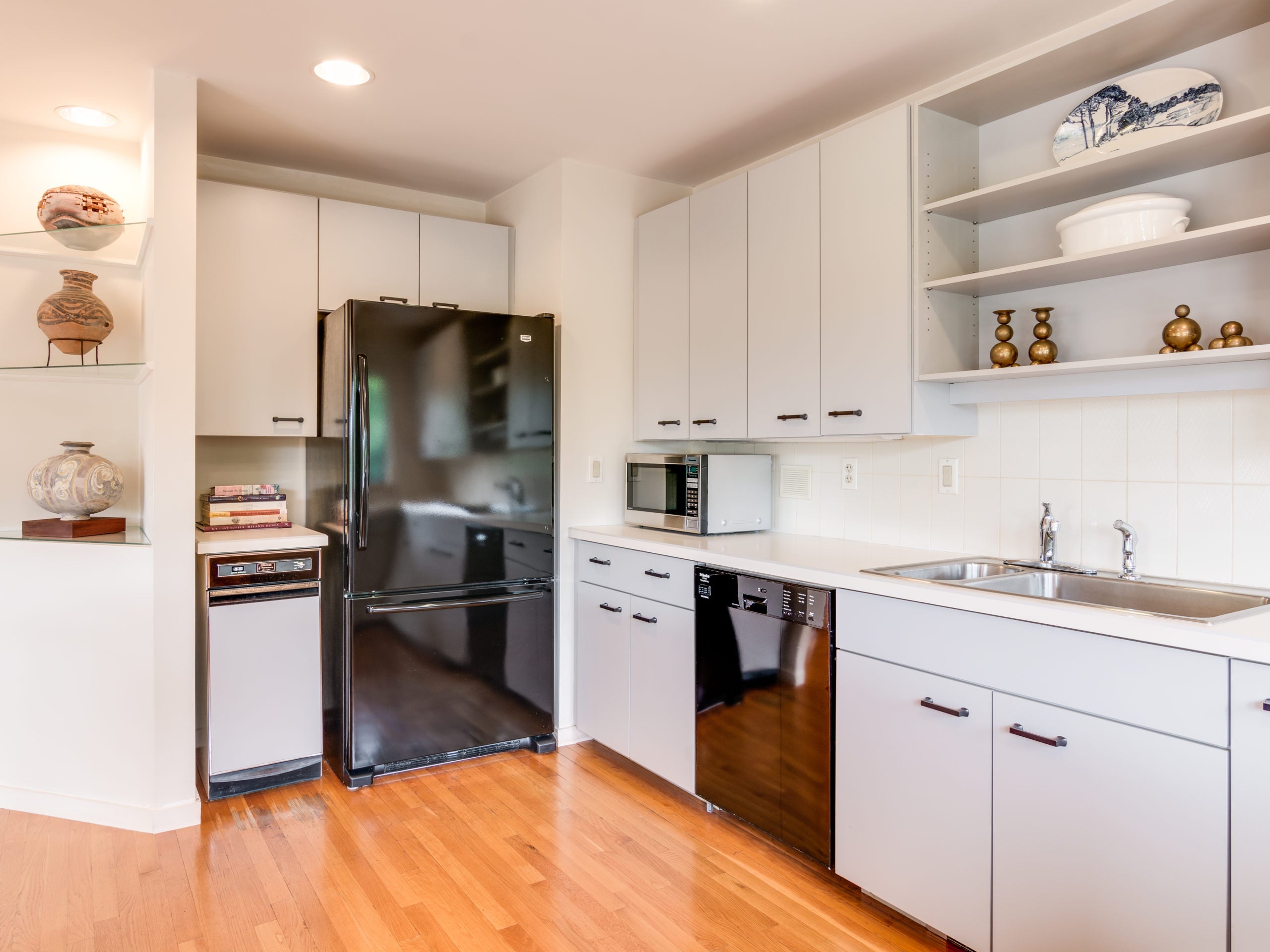 Home of Week: Trilevel contemporary in a rocky Gloucester outpost