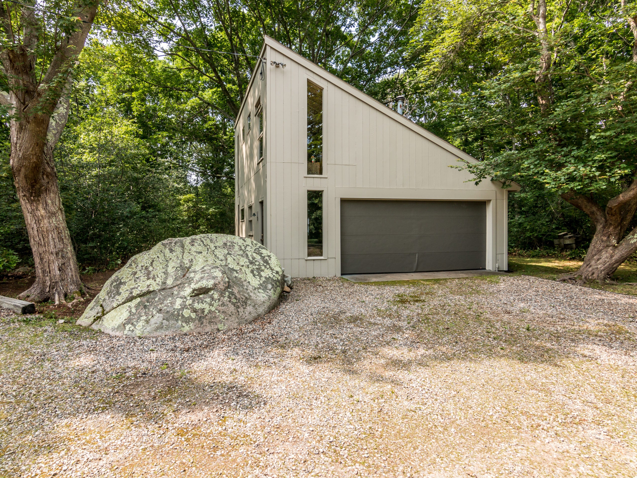 Home of Week: Trilevel contemporary in a rocky Gloucester outpost