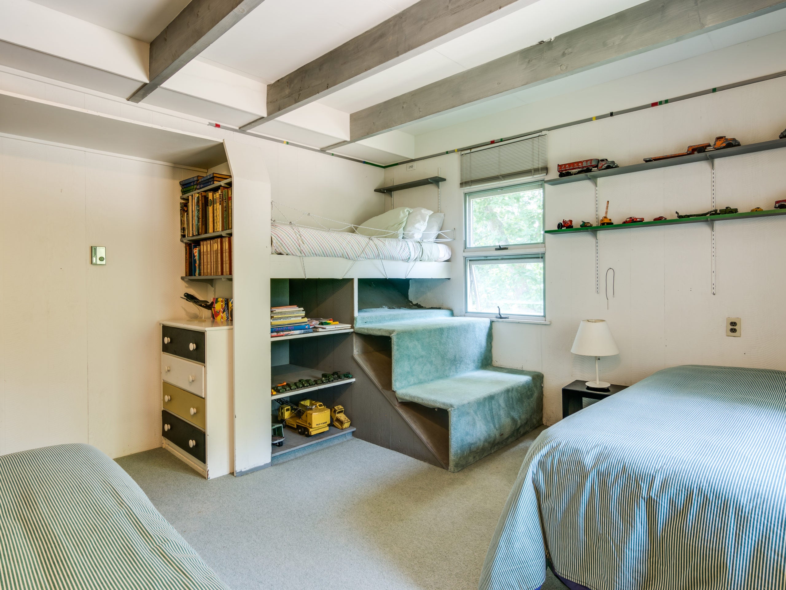 Home of Week: Trilevel contemporary in a rocky Gloucester outpost