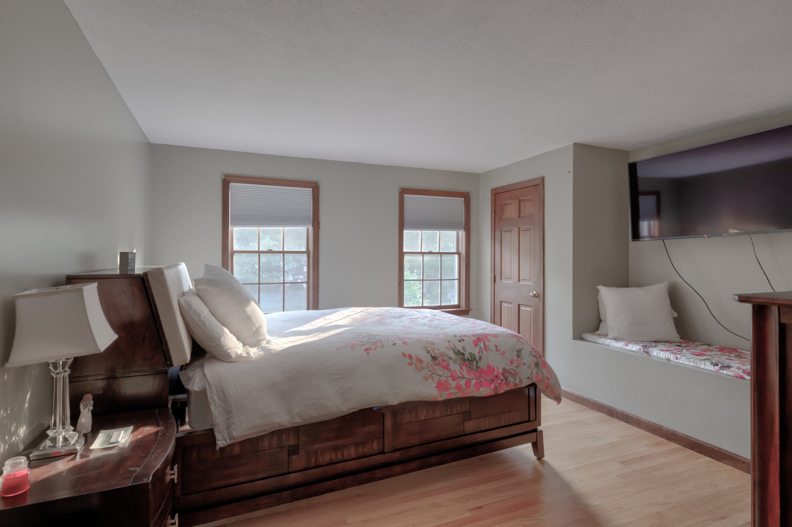 Home of the Week: Saugus 4-bedroom with a dreamy 'she shed'