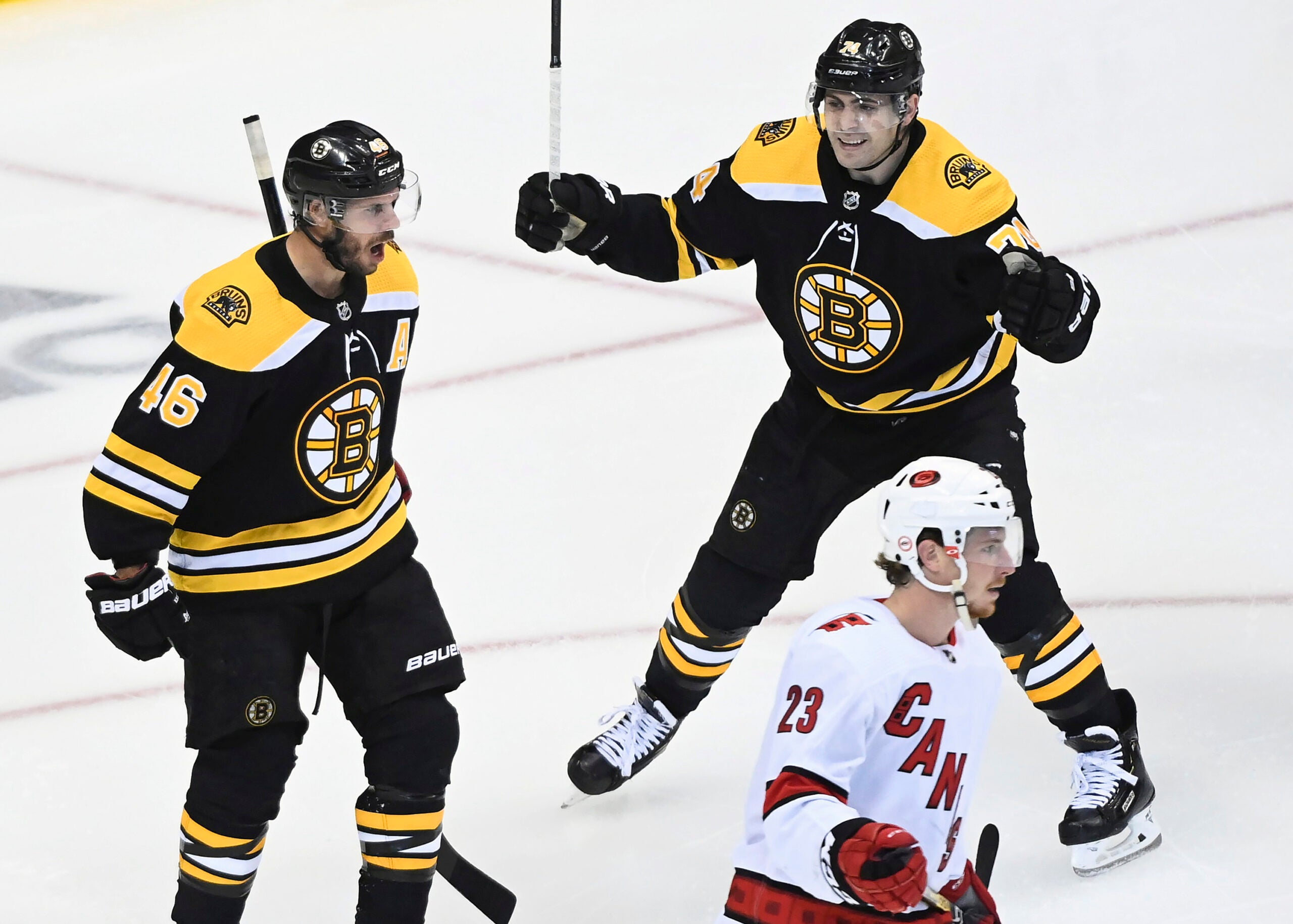 Bruins beat Hurricanes in Game 1 thanks to Patrice Bergeron's goal in ...