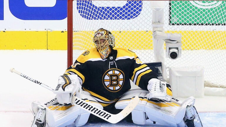 Bruins lose to Lightning, stay winless in round-robin stage