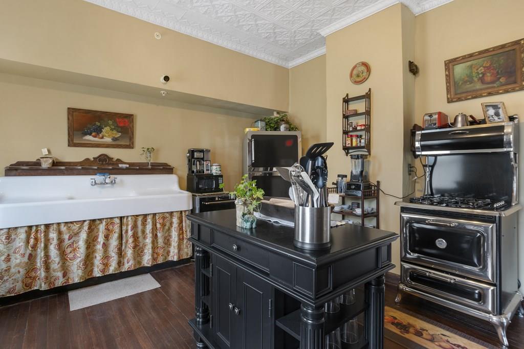 Lizzie Borden's 'Maplecroft' mansion hits market for $890,000