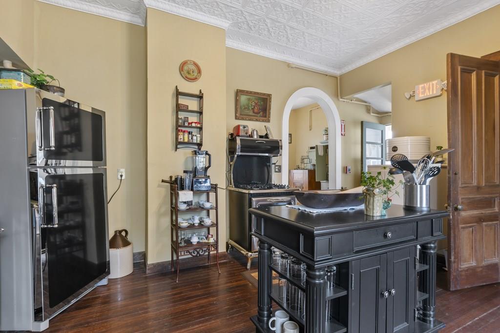 Lizzie Borden's 'Maplecroft' mansion hits market for $890,000