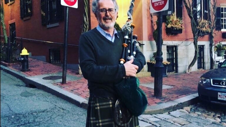 The tale of the 'Pinckney Piper': Meet Beacon Hill's roaming pandemic ...
