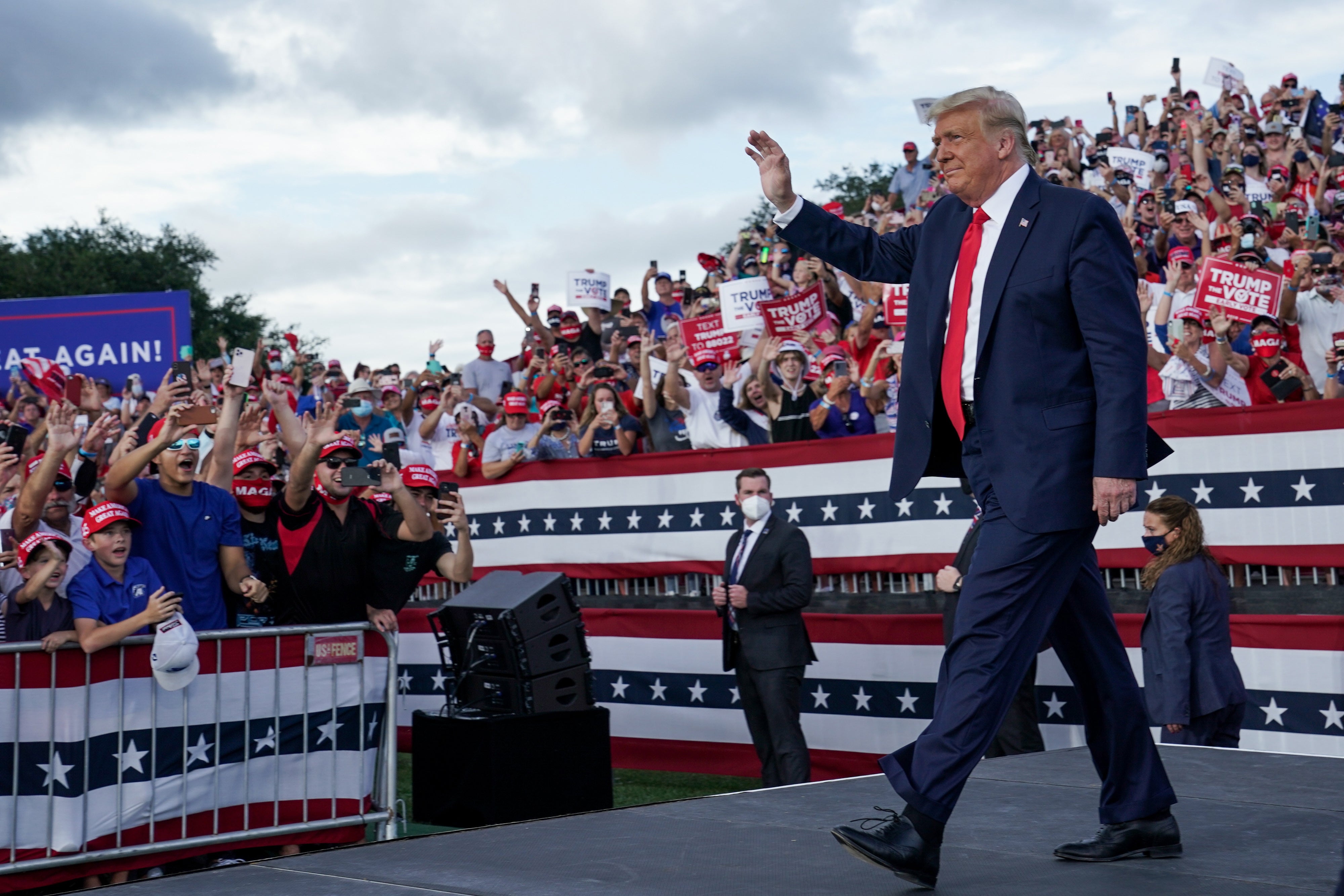 Photos: President Trump holds not-so socially distanced rally in New ...