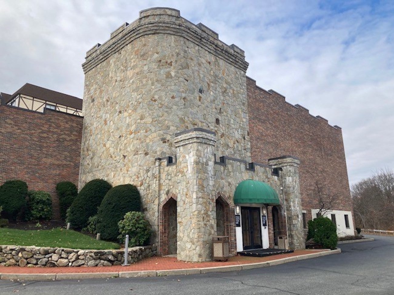 An iconic Framingham hotel is heading to auction