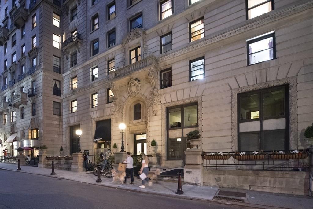 This Beacon Hill two-bedroom comes with a political view