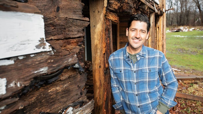 New Kids' Jonathan Knight stars in HGTV's 'Farmhouse Fixer'