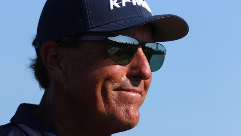 Phil Mickelson won one for old guys everywhere, even if we couldn’t ...