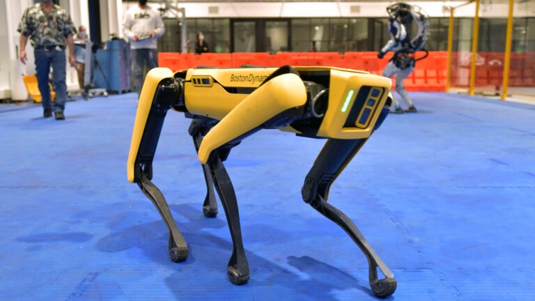 Boston Dynamics's humanoid robot Atlas mastered a parkour track. But ...