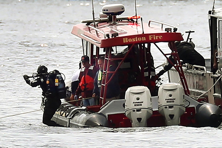 Woman's body recovered after early morning boat crash in Boston Harbor