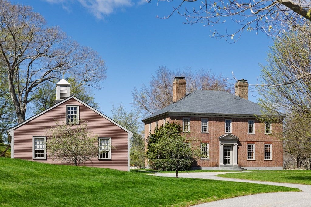 A waterfront mansion with presidential ties hits the market in ...