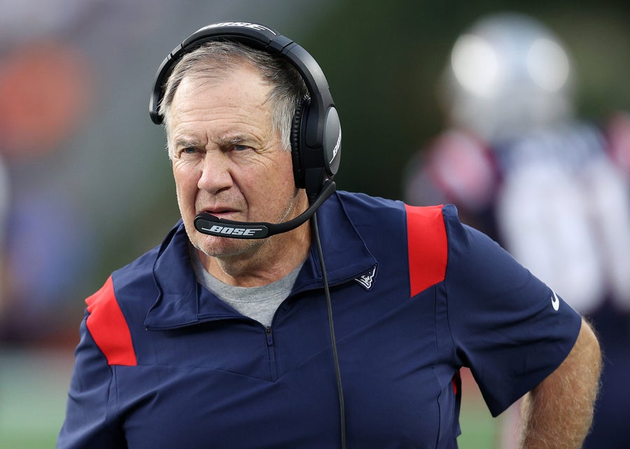 Frustrated Bill Belichick tosses tablet in AFC Championship
