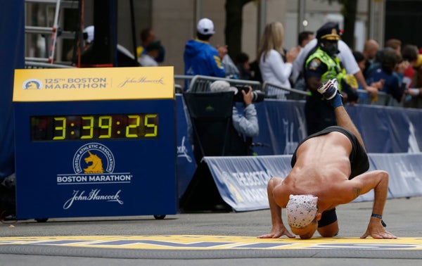 26 photos showing the pure joy and utter exhaustion at the 2021 Boston ...