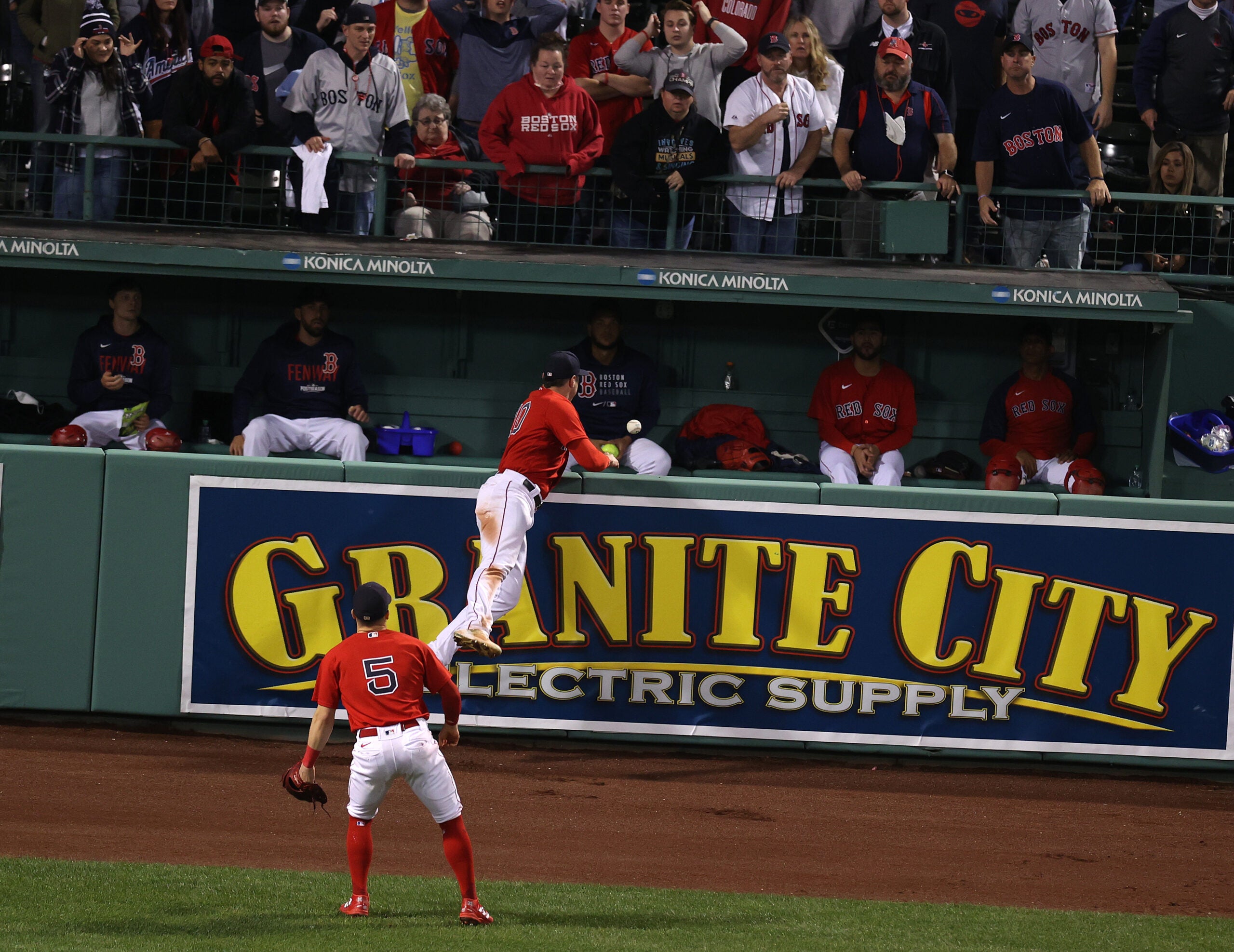 Red Sox catch ground-rule double break, walk off same inning in Game 3