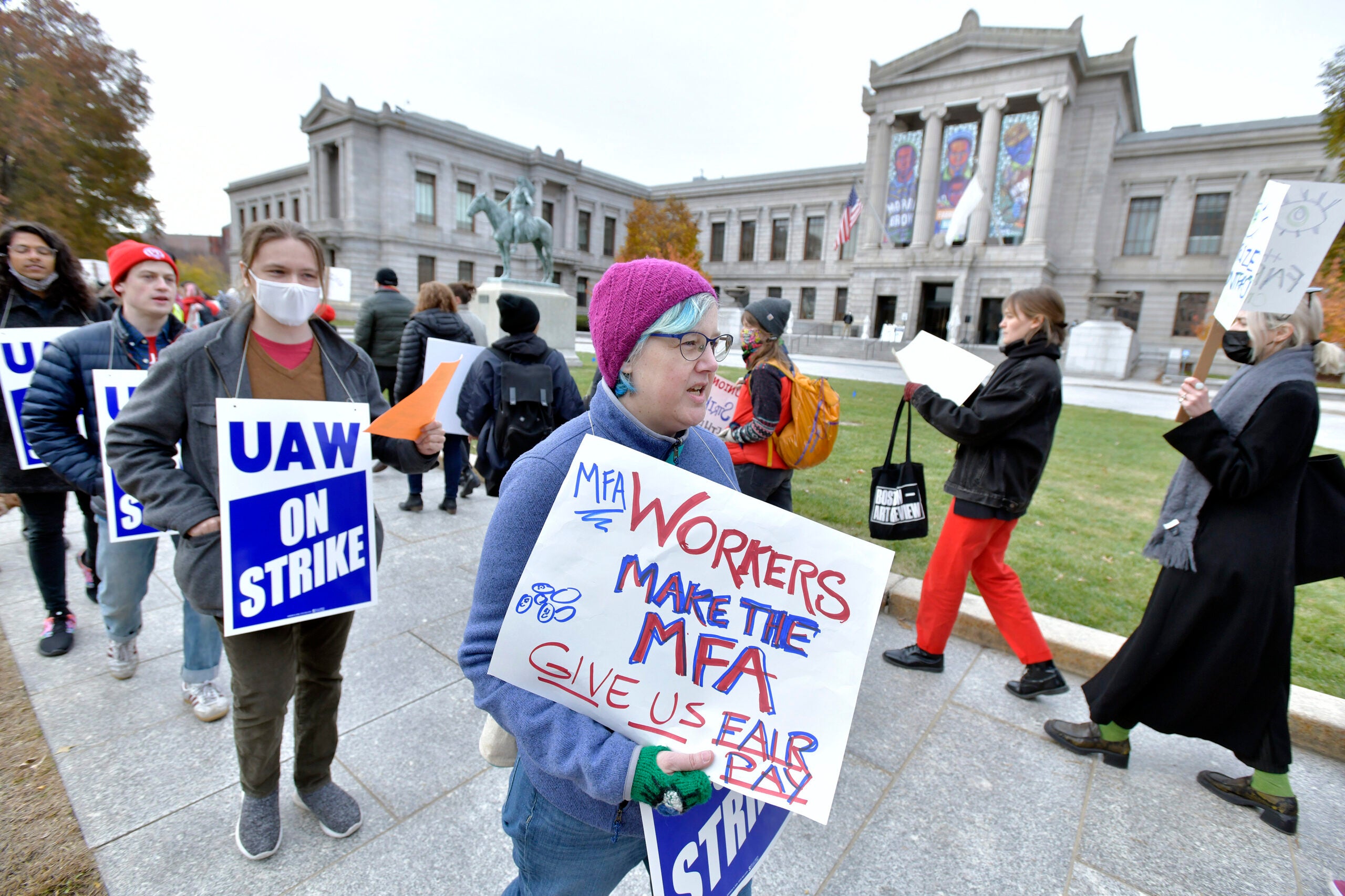 Museum of Fine Arts workers on 1-day strike over pay, COVID safety
