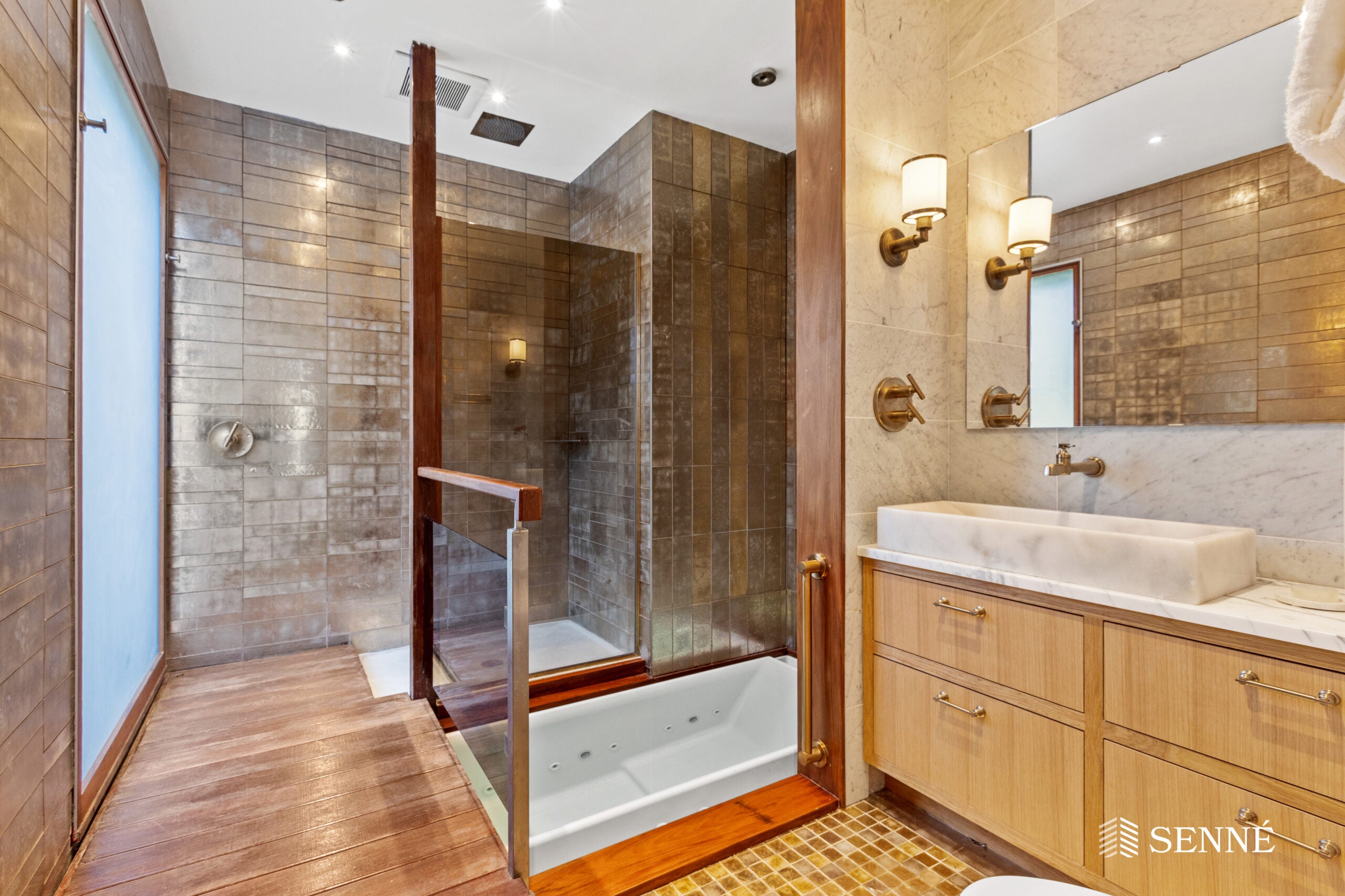 Cambridge contemporary intrigues with stunning use of glass