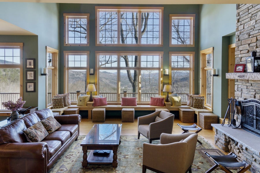 Chalets are trending on Vrbo. Here's a peek inside 7 popular New ...