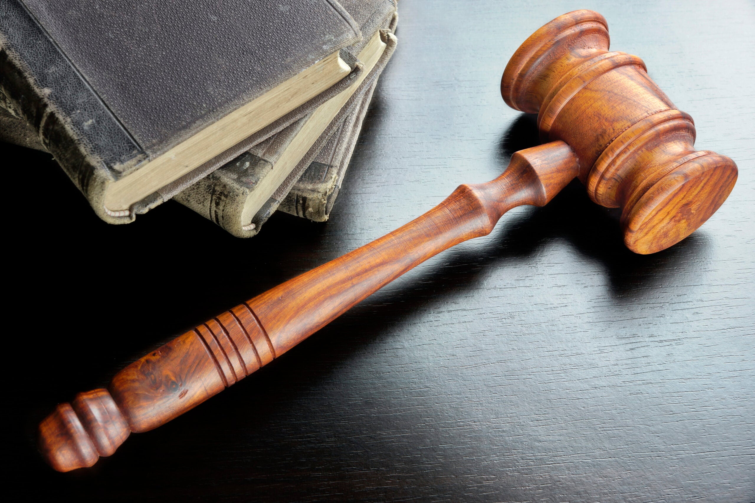 Mass. judge suspended over inappropriate touching resigns